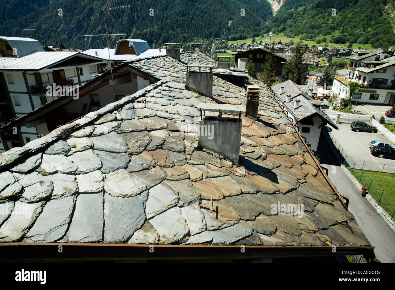 Alpine roofs made of stone in Courmayeur, Valle d'Aosta, Italy Stock ...