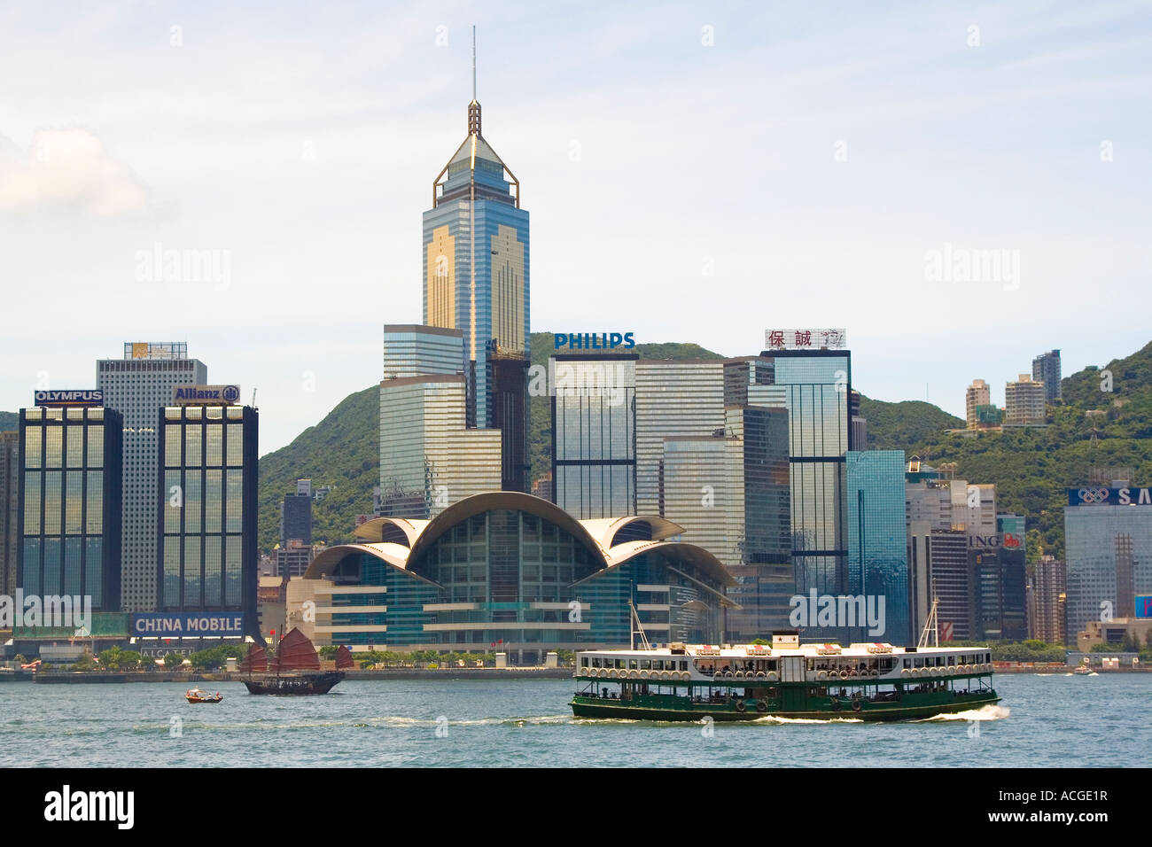 Star Ferry and Duk Ling Traditional Chinese Sailing Junk and Hong Kong ...