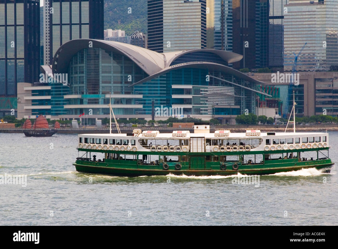 Traditional chinese junk dukling hi-res stock photography and images ...