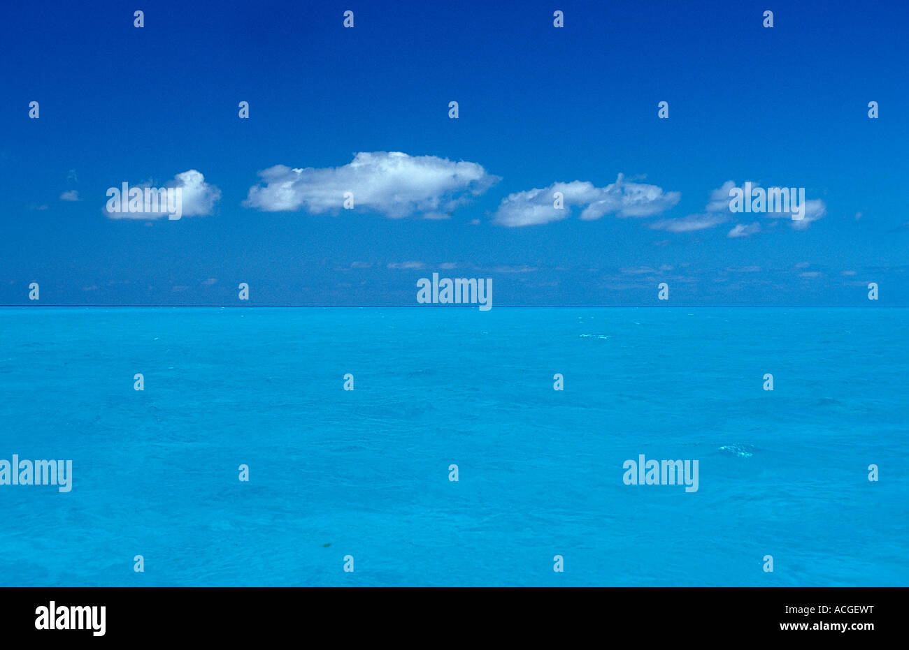 Turquoise blue sea Bahamas Atlantic Ocean Stock Photo - Alamy