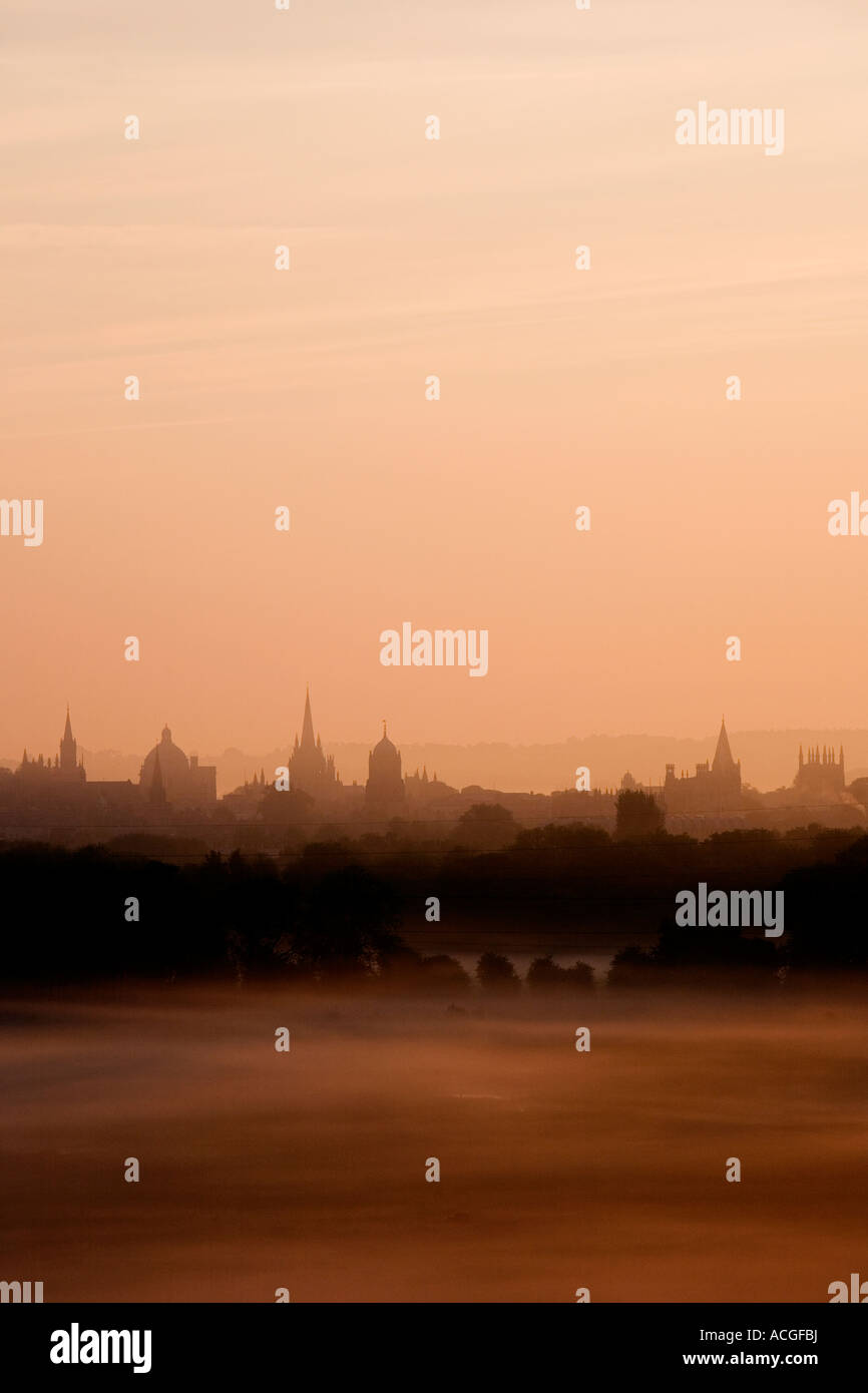 Oxford dreaming spires mist hi-res stock photography and images - Alamy