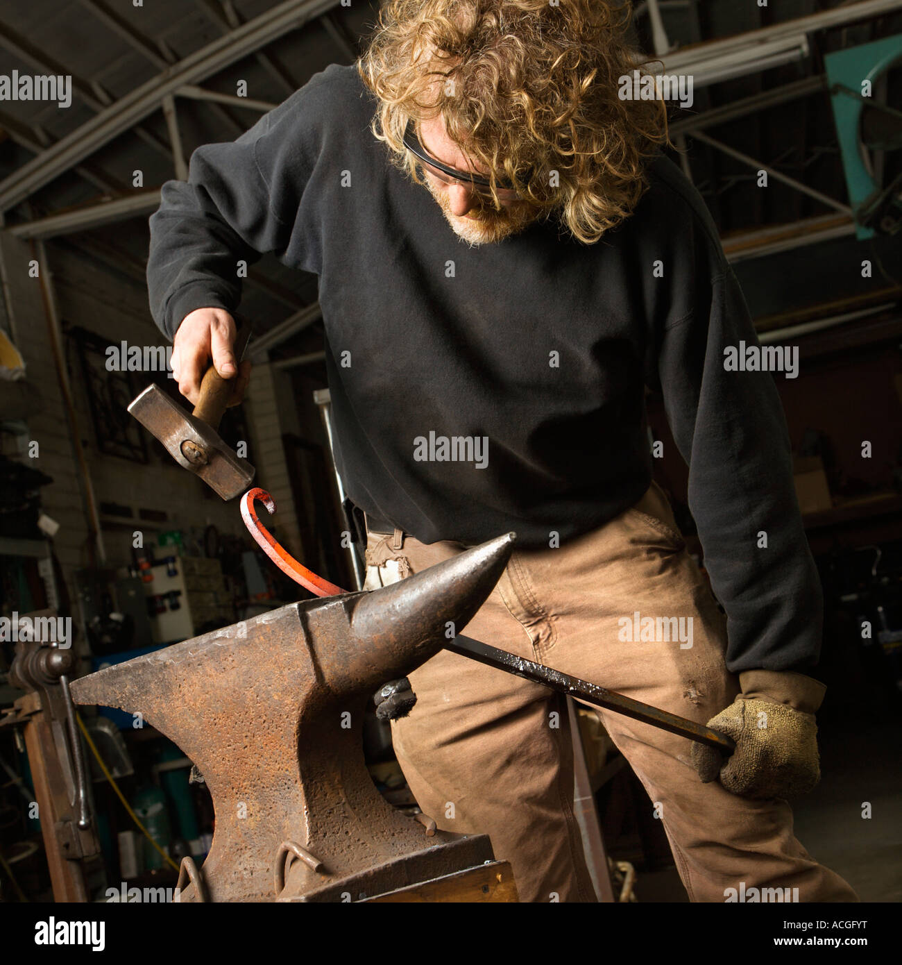Shaping metal hi-res stock photography and images - Alamy