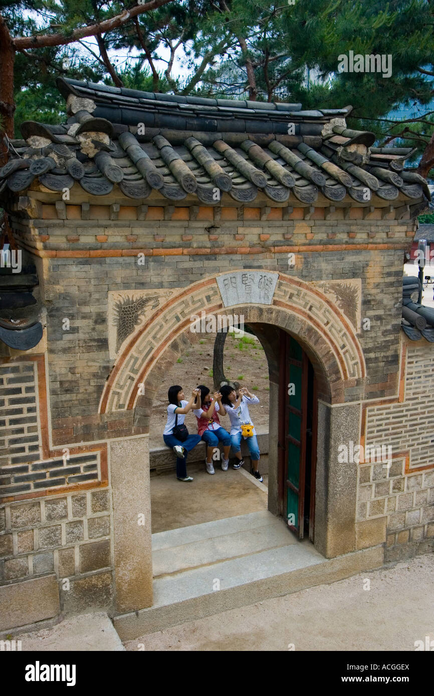 Korean cameras hi-res stock photography and images - Alamy