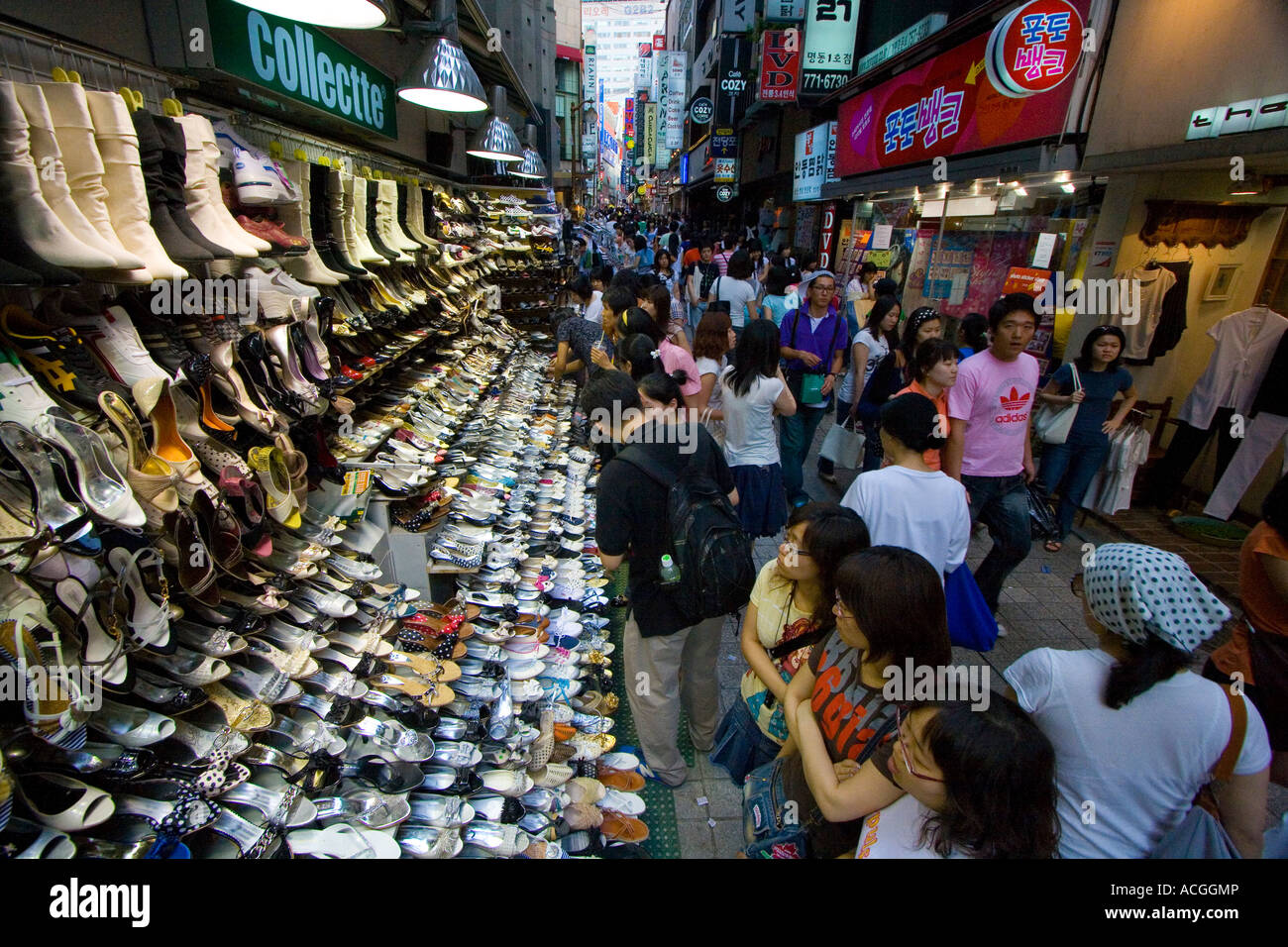 Young Women Shoe Shopping Myongdong Commercial Market Seoul South Korea ...