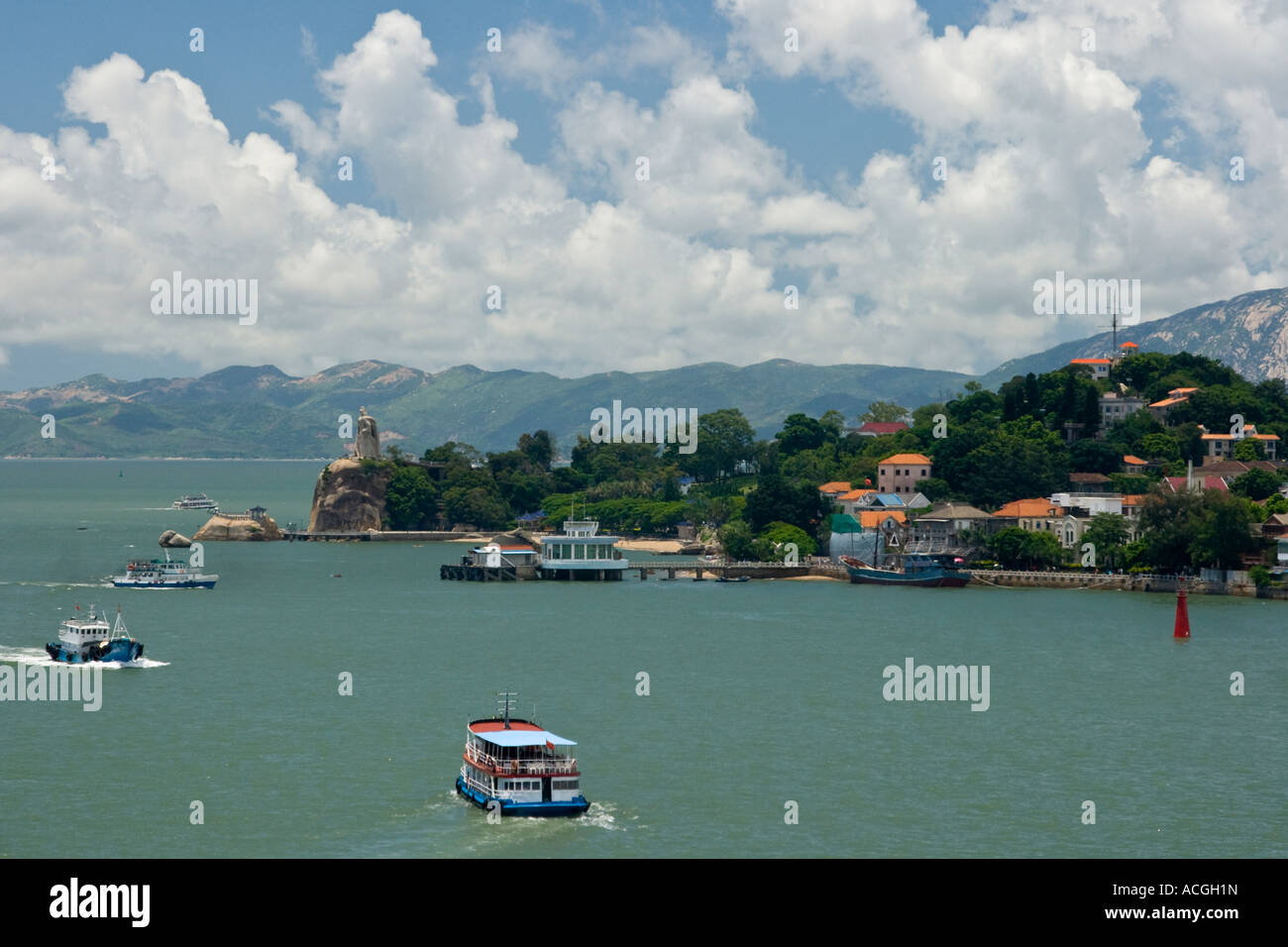 Ma Yuehan Statue and Gulang Yu Island Xiamen China Stock Photo - Alamy