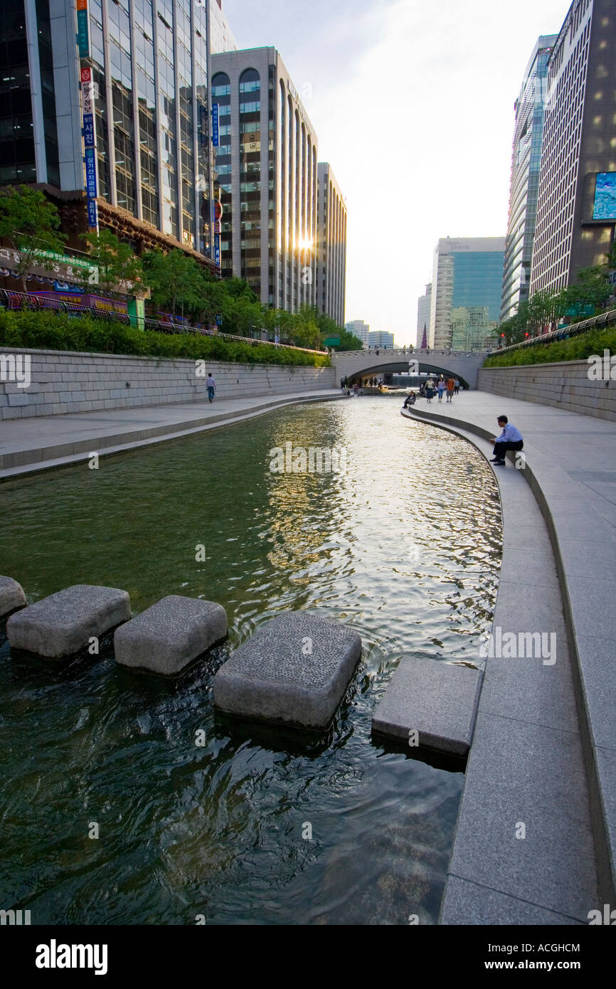 Cheong gye cheon hi-res stock photography and images - Alamy