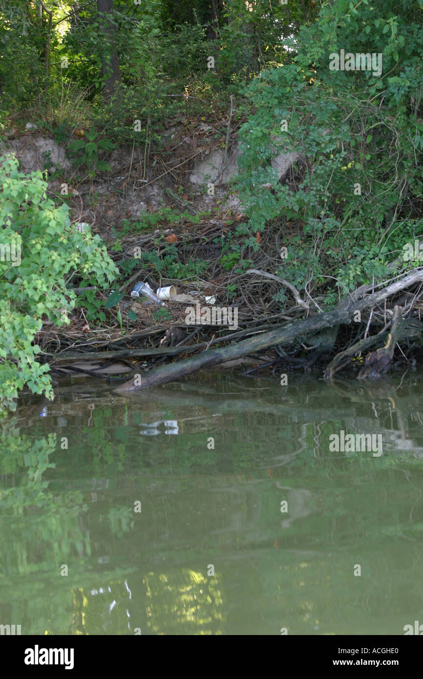 Rubbish beside river hi-res stock photography and images - Alamy