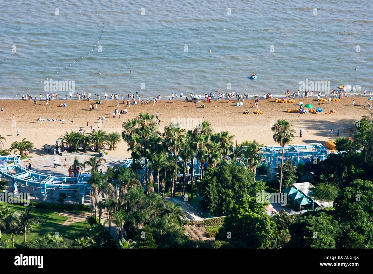 Chinese People on Beach Gulang Yu Island Xiamen China Stock Photo - Alamy