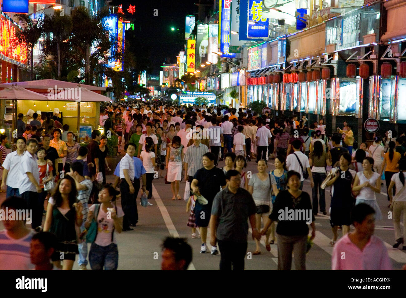 Chinese Shoppers on a Busy Pedestrian Commercial Street Xiamen China ...