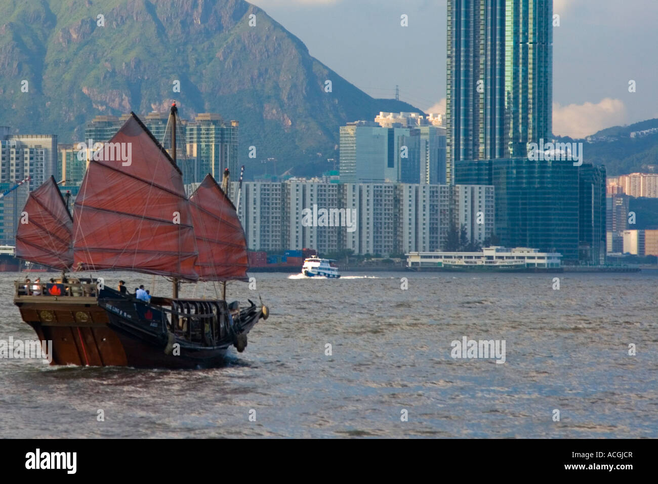 Duk Ling Traditional Chinese Sailing Junk Hong Kong Stock Photo - Alamy