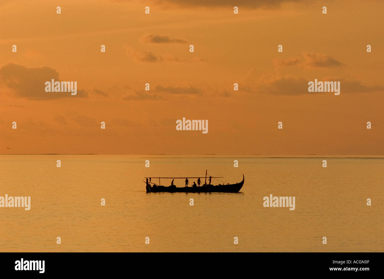 Dhoni traditional maldivian fishing boat hi-res stock photography and ...