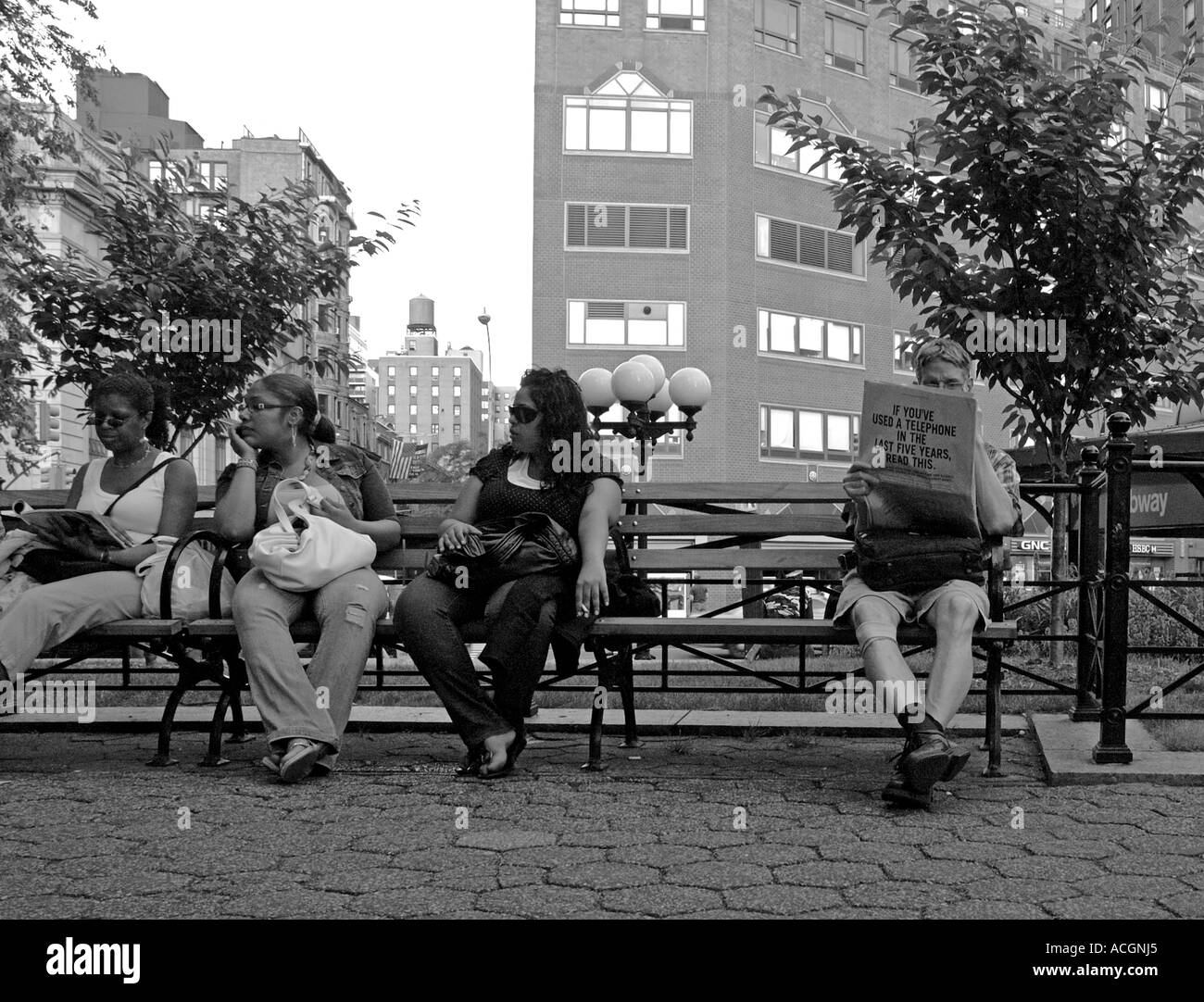 People sitting in Union Square Park, New York City Stock Photo - Alamy