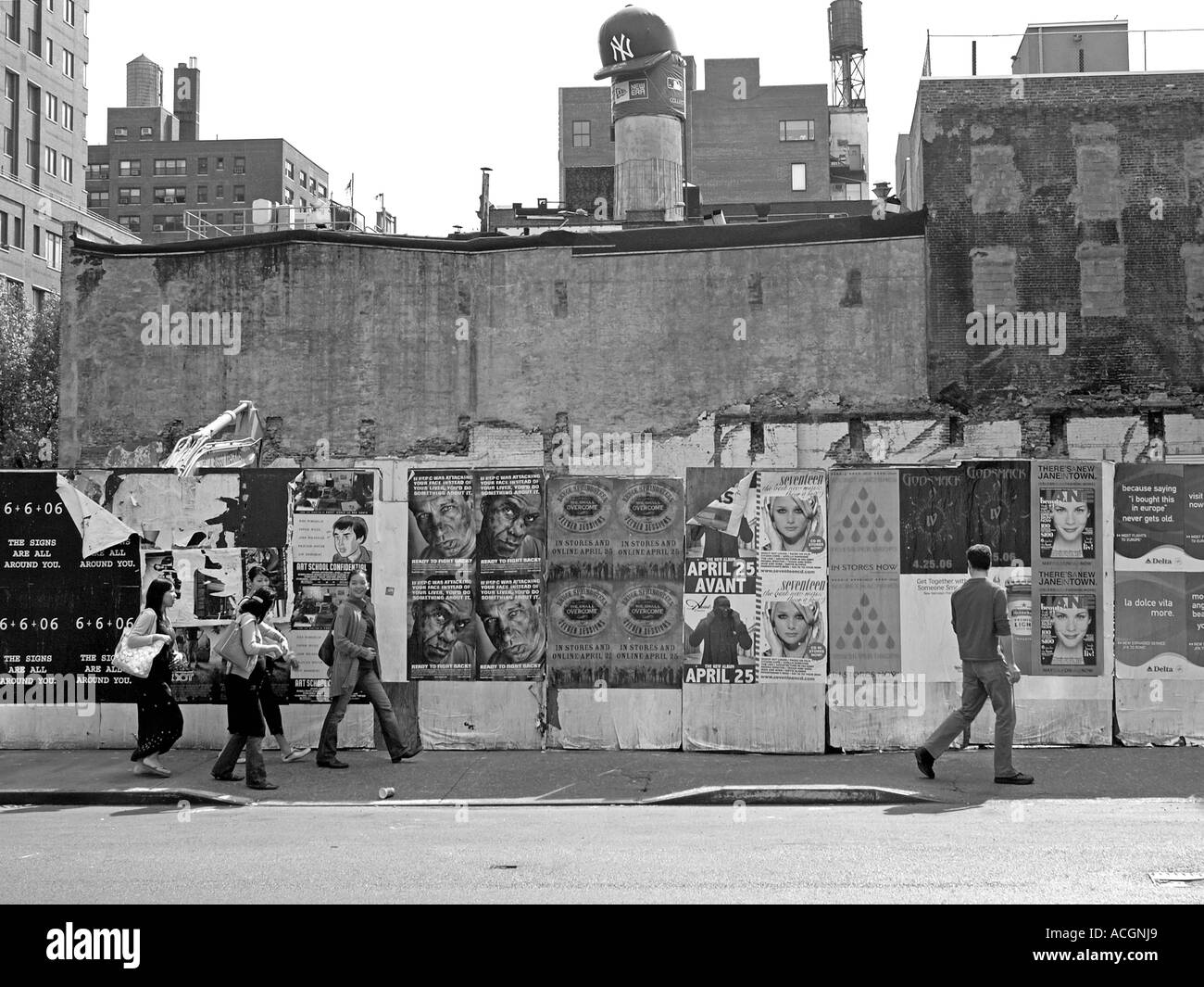 New york city people street Black and White Stock Photos & Images - Alamy