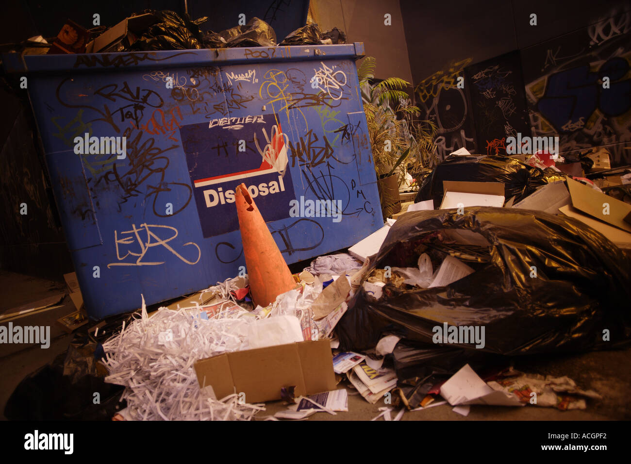 Overflowing garbage dumpster Stock Photo - Alamy