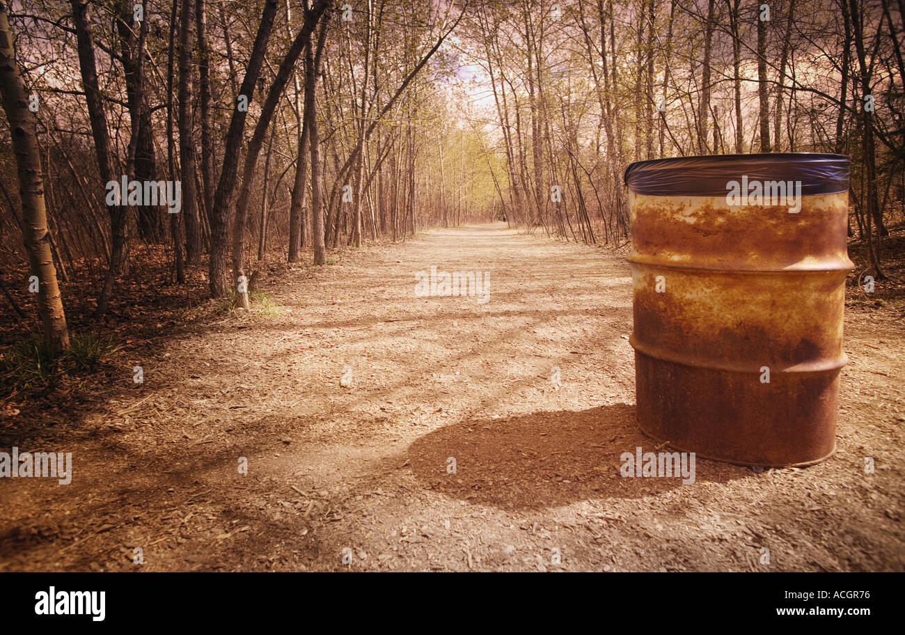 Oil drum bin hi-res stock photography and images - Alamy