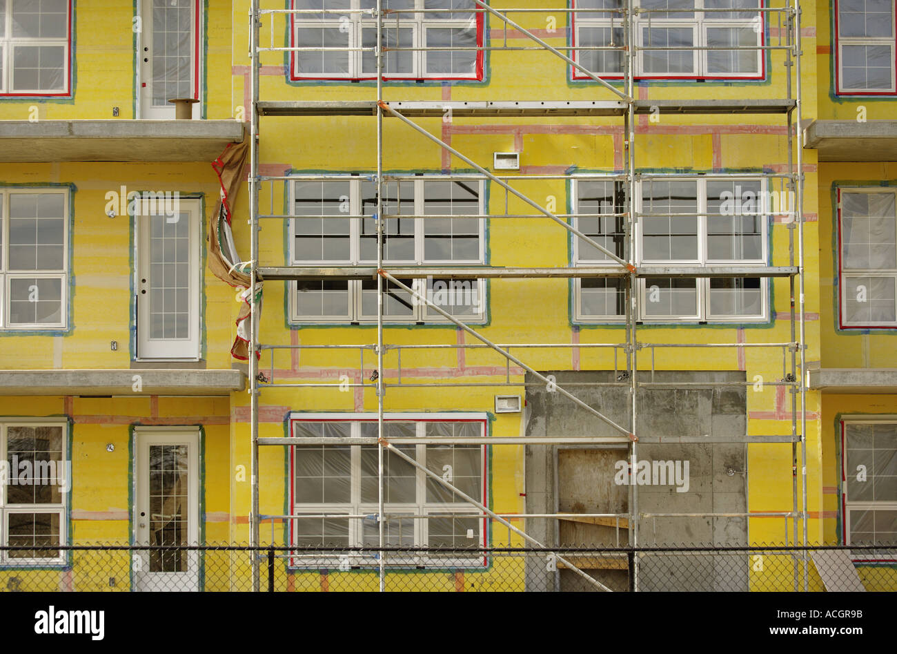 Scaffolding outside a building Stock Photo - Alamy