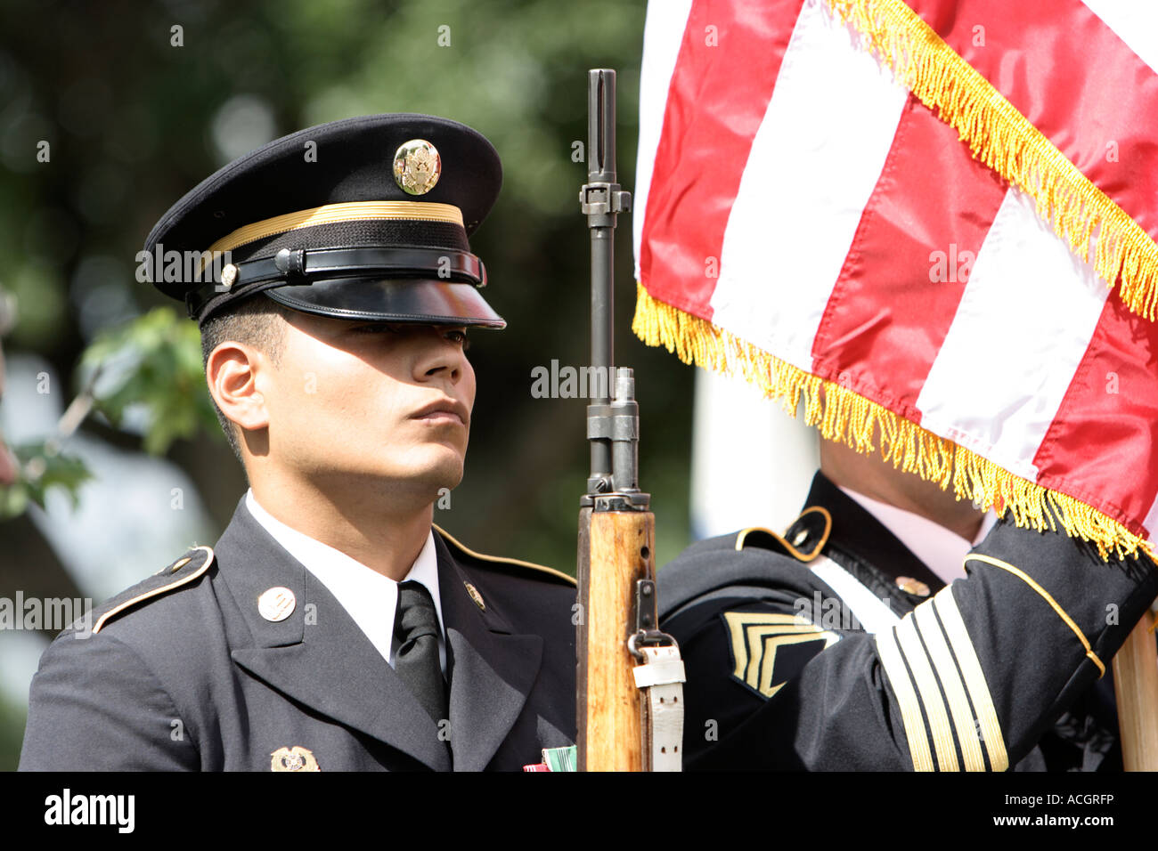 Soldier salute hi-res stock photography and images - Alamy