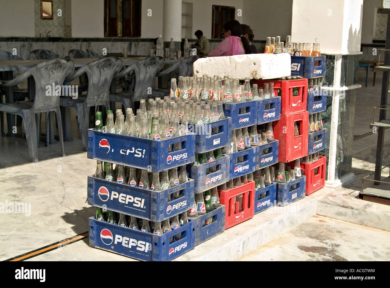 Empty pepsi bottles hi-res stock photography and images - Alamy