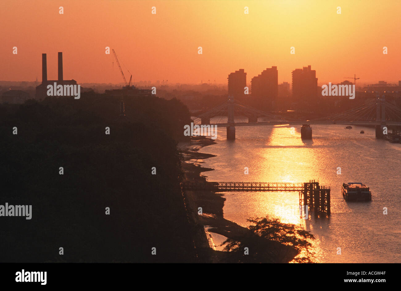 Chelsea from the thames hi-res stock photography and images - Alamy
