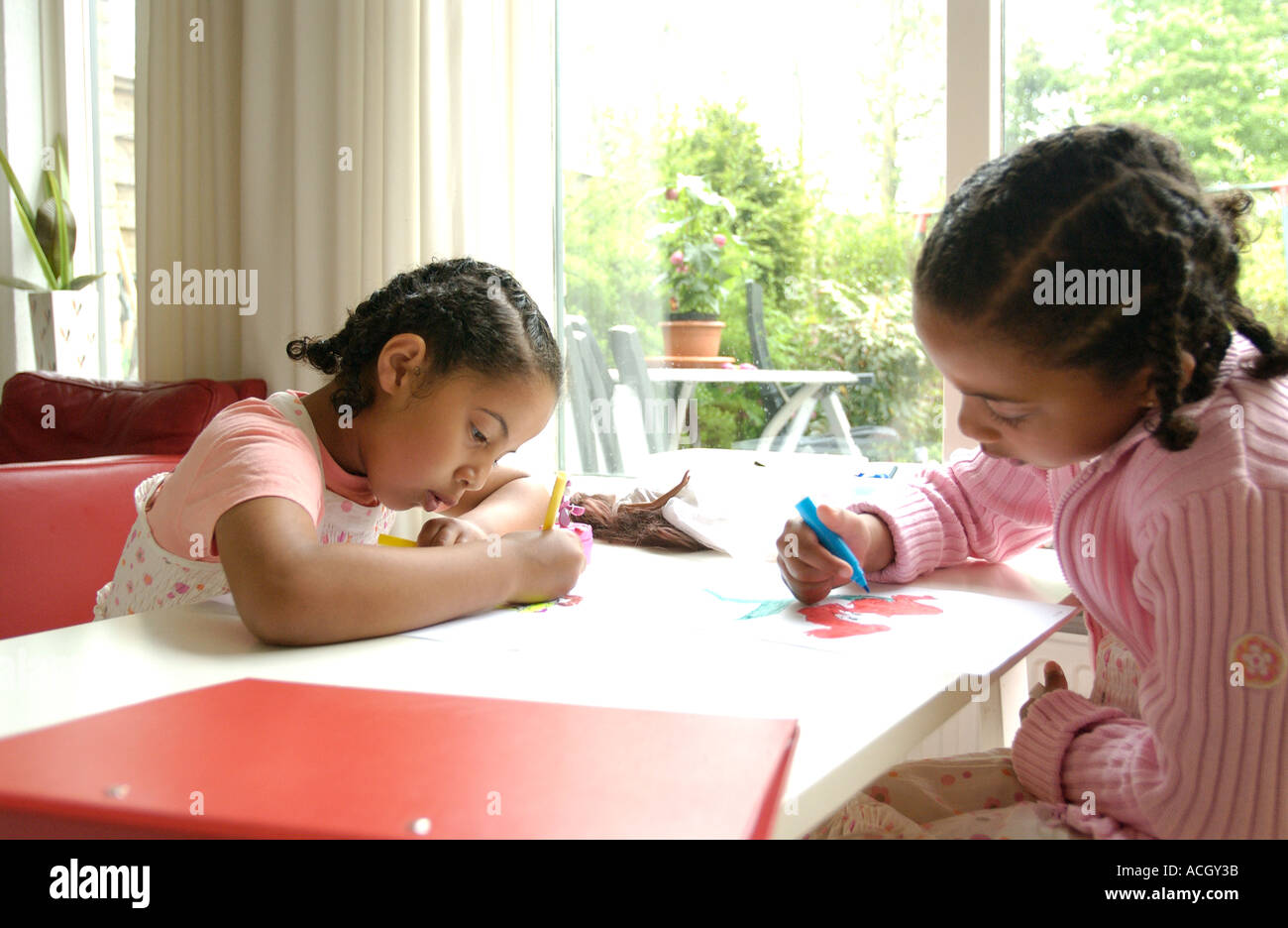 Two girls drawing a picture Stock Photo - Alamy