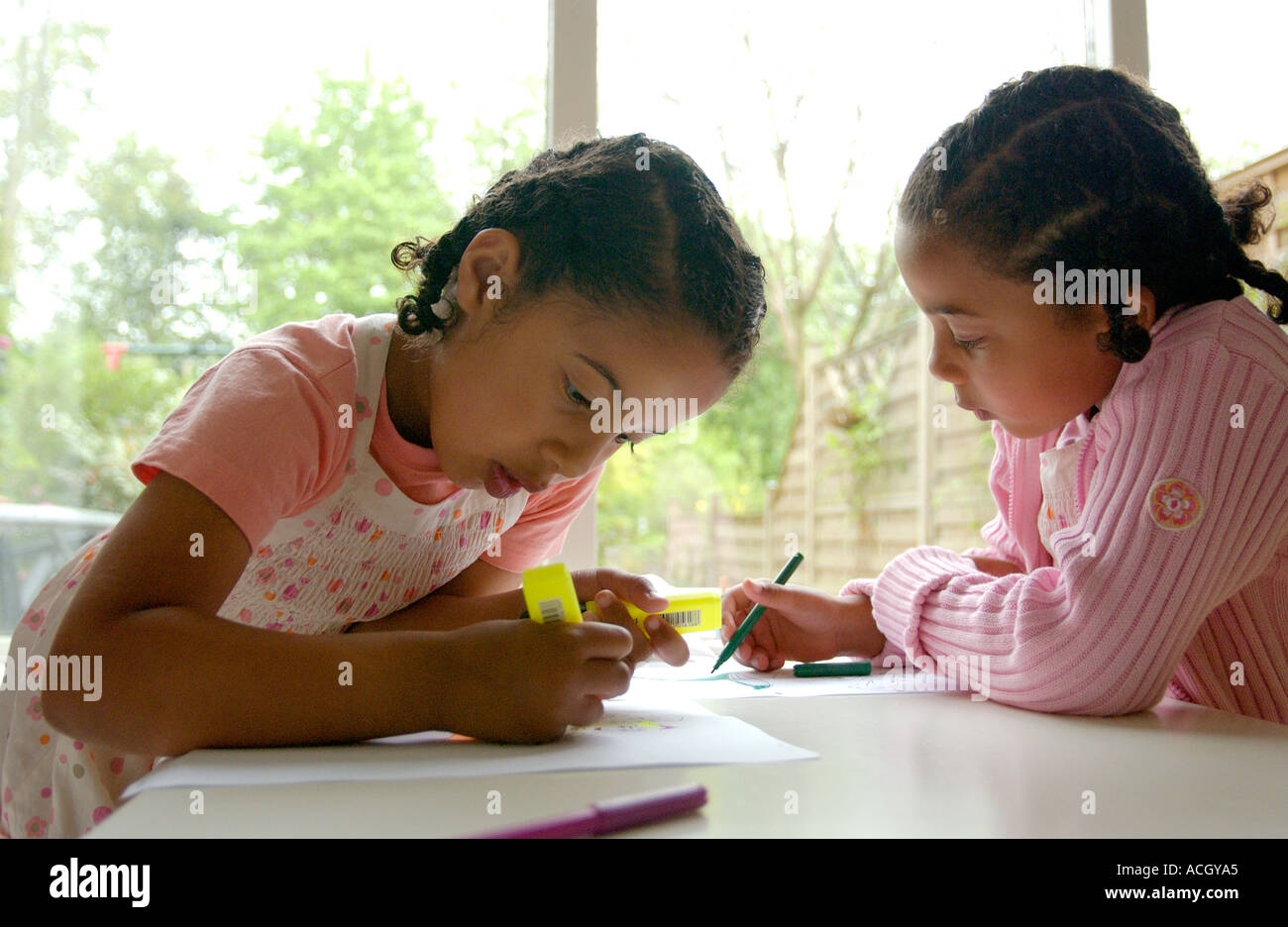 Two girls drawing a picture Stock Photo - Alamy