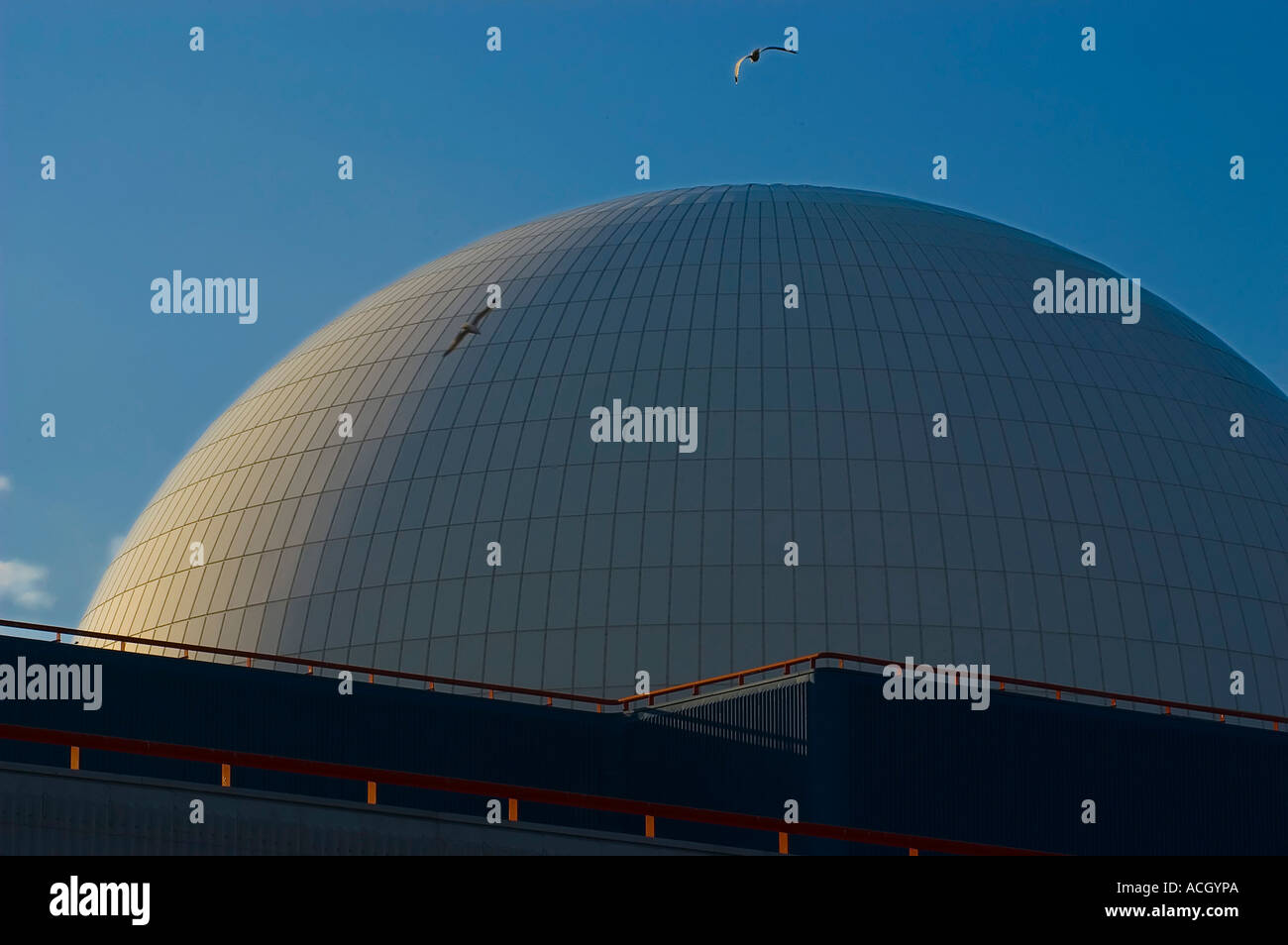 Nuclear power station uk turbine hi-res stock photography and images ...