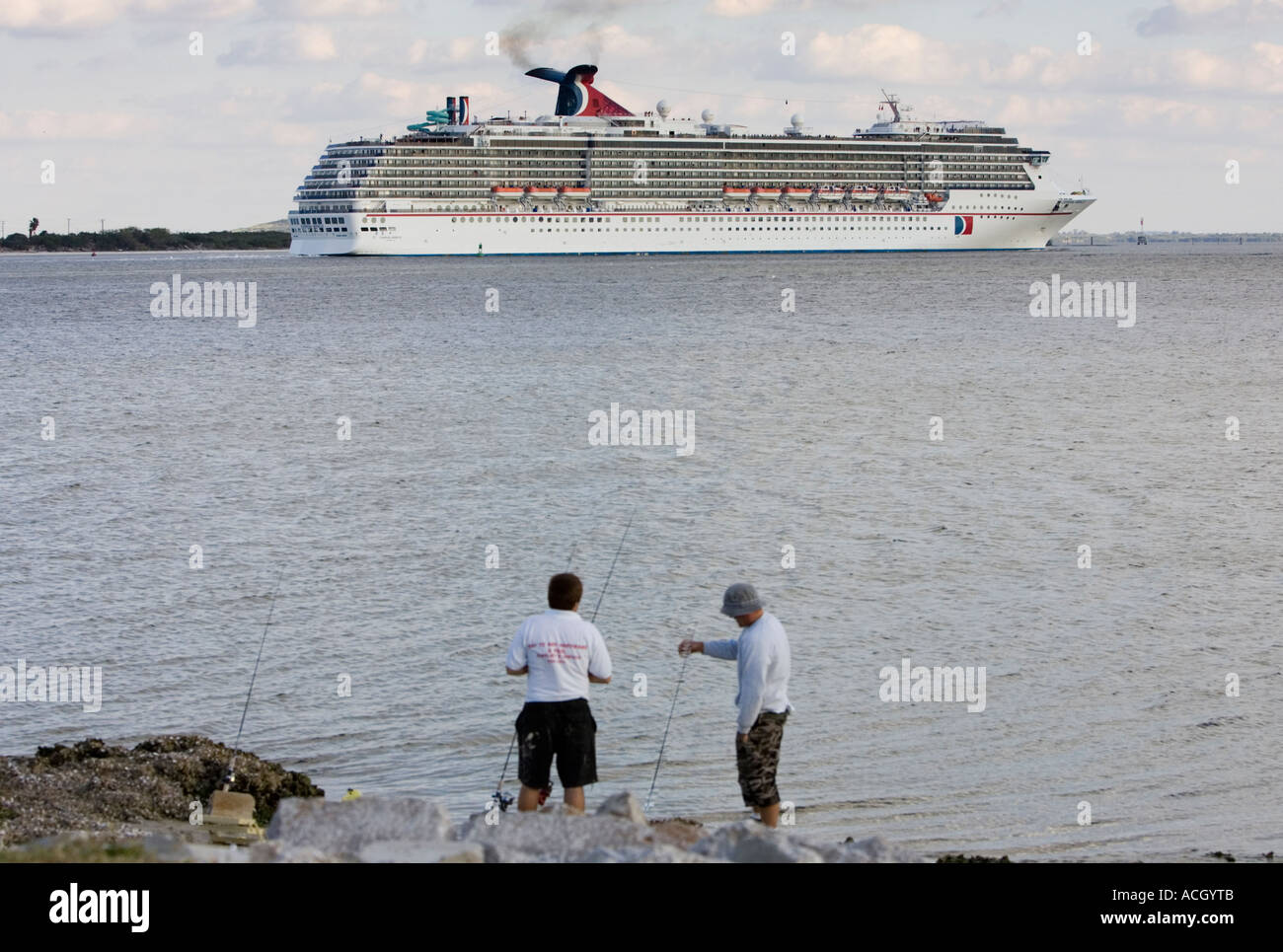 Boys fishing cruise ship hi-res stock photography and images - Alamy