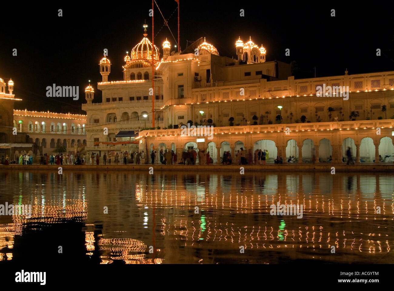NIGHT VIEW OF GOLDEN TEMPLE AMRITSAR Stock Photo - Alamy