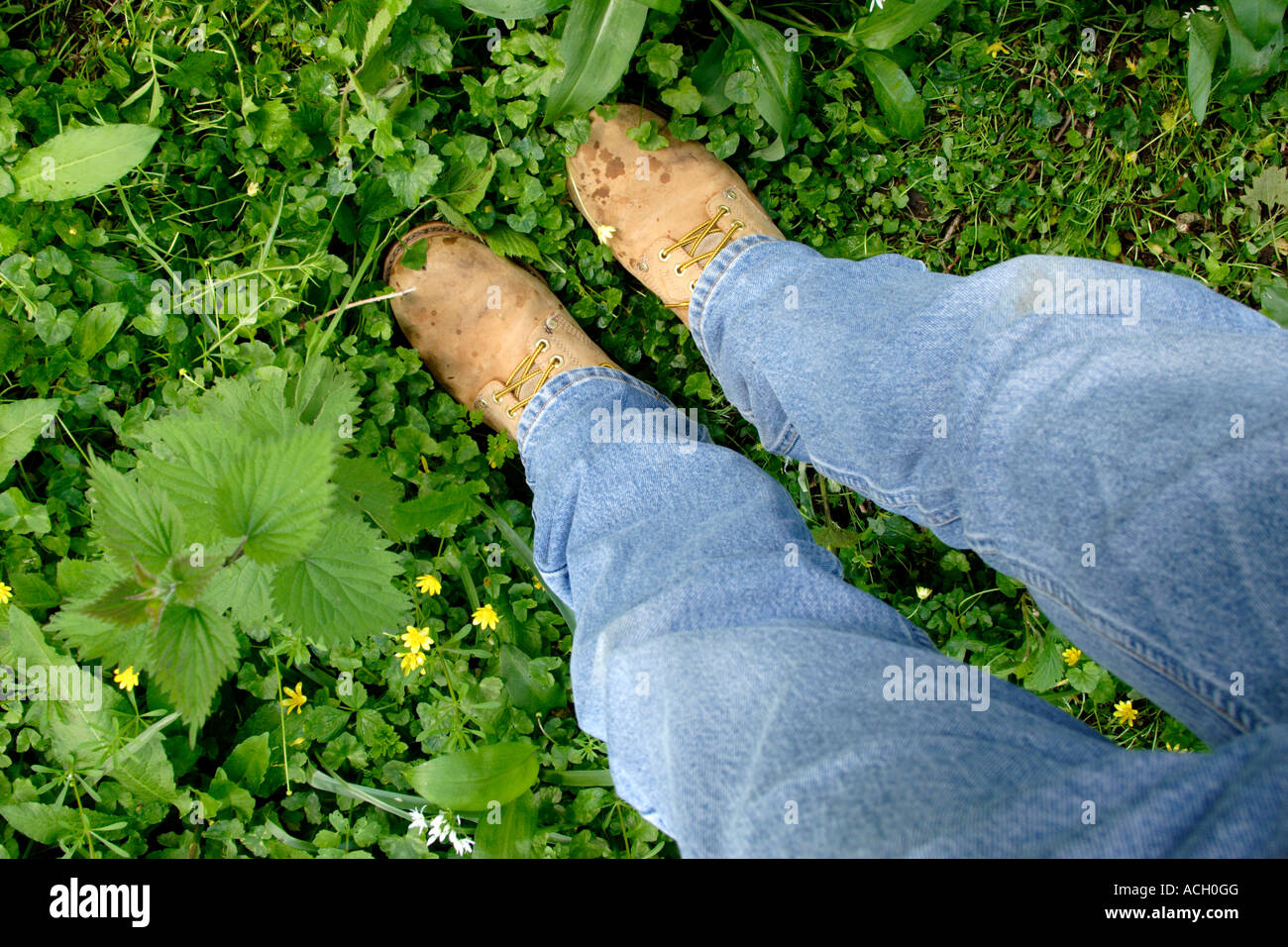 Feet ground hi-res stock photography and images - Alamy