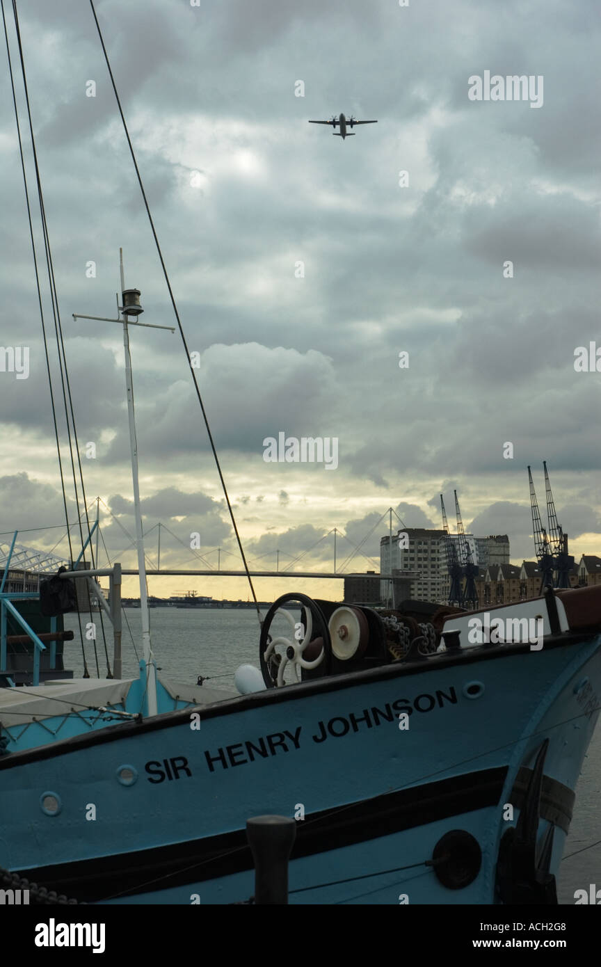 Royal airport hi-res stock photography and images - Alamy