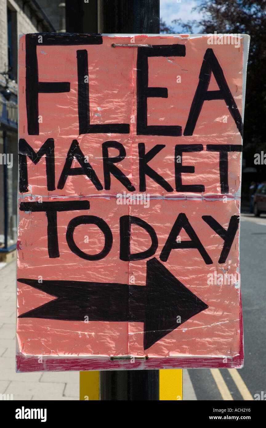 Sign advertising a Flea market Stock Photo - Alamy