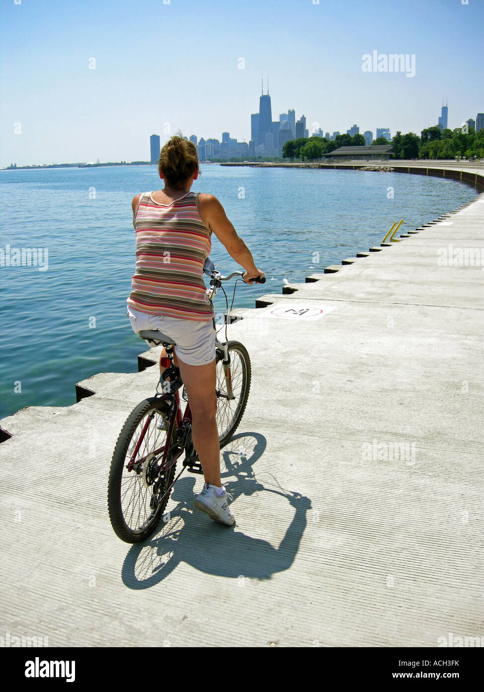 Chicago Bike Path / North Lake Front Stock Photo - Alamy