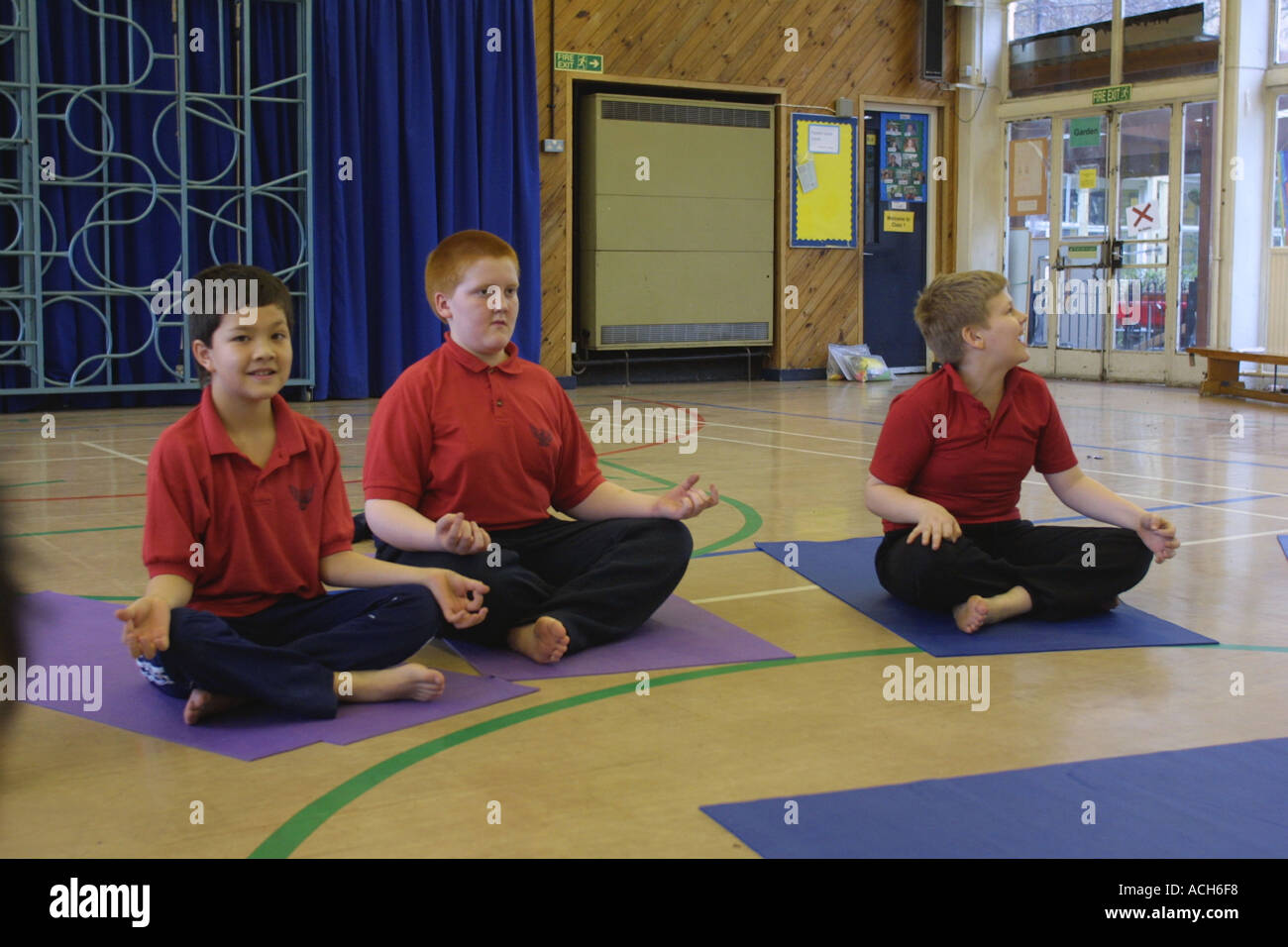 Yoga school children uk hi-res stock photography and images - Alamy