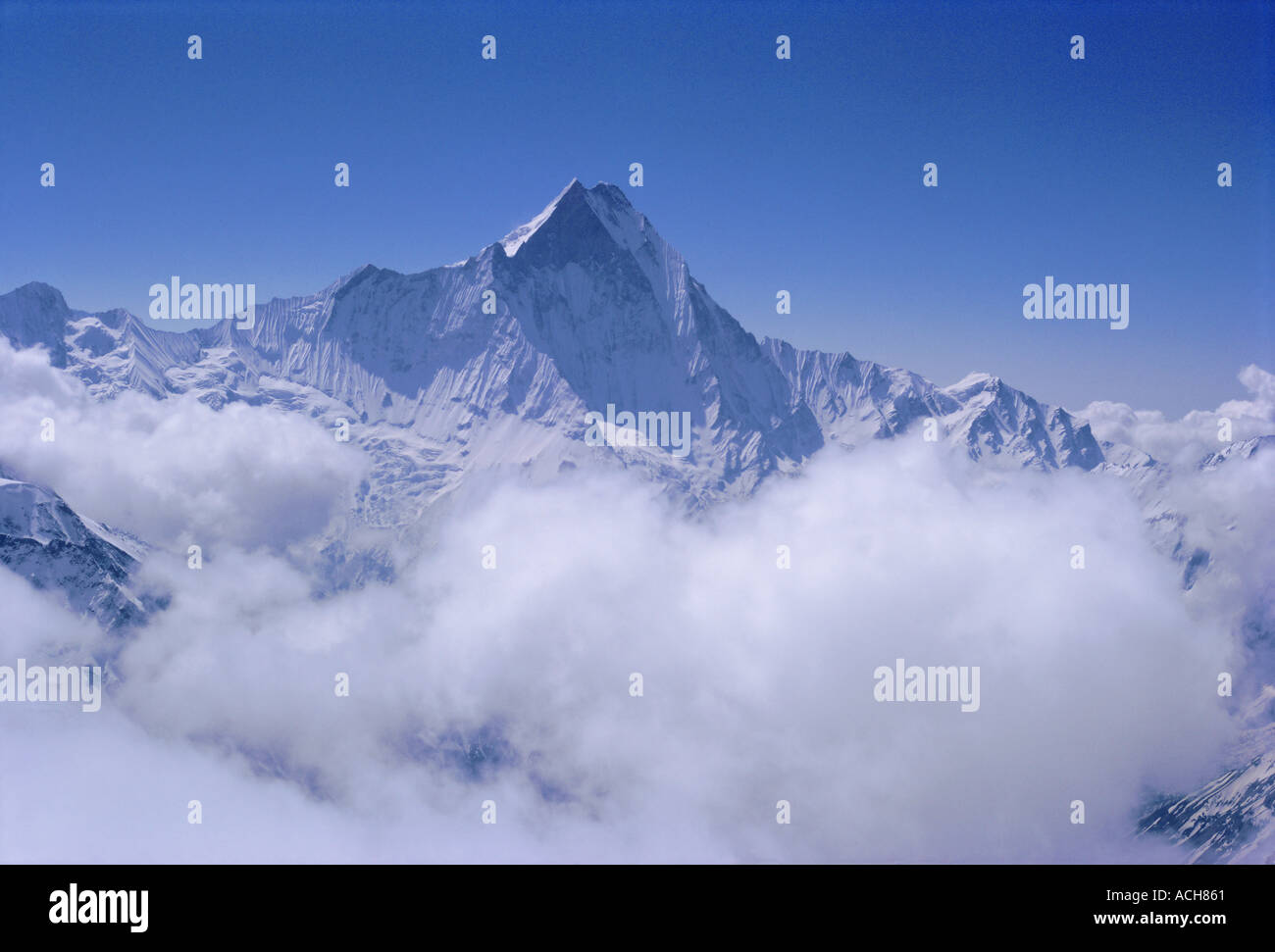 Mt machapuchare hi-res stock photography and images - Alamy