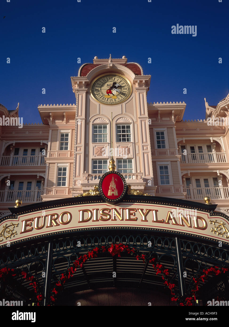 Exterior view disneyland paris hi-res stock photography and images - Alamy