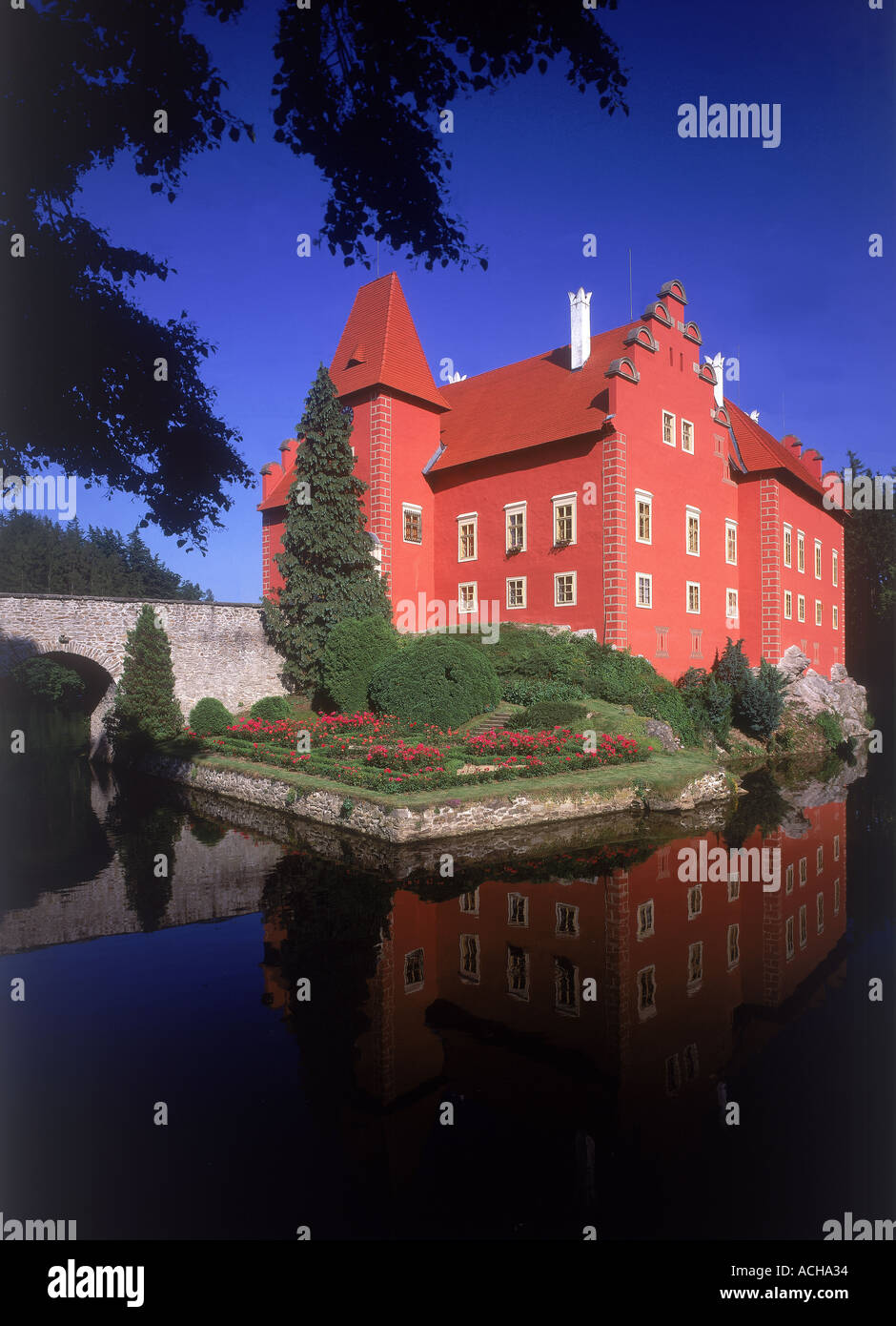 Castle on island in lake originally a Gothic fortified settlement ...
