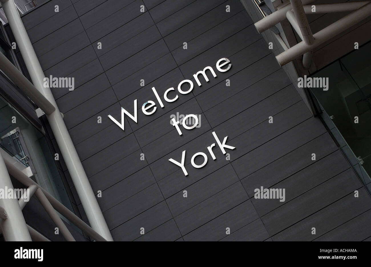 'Welcome to York' (1) - York Racecourse Stock Photo - Alamy