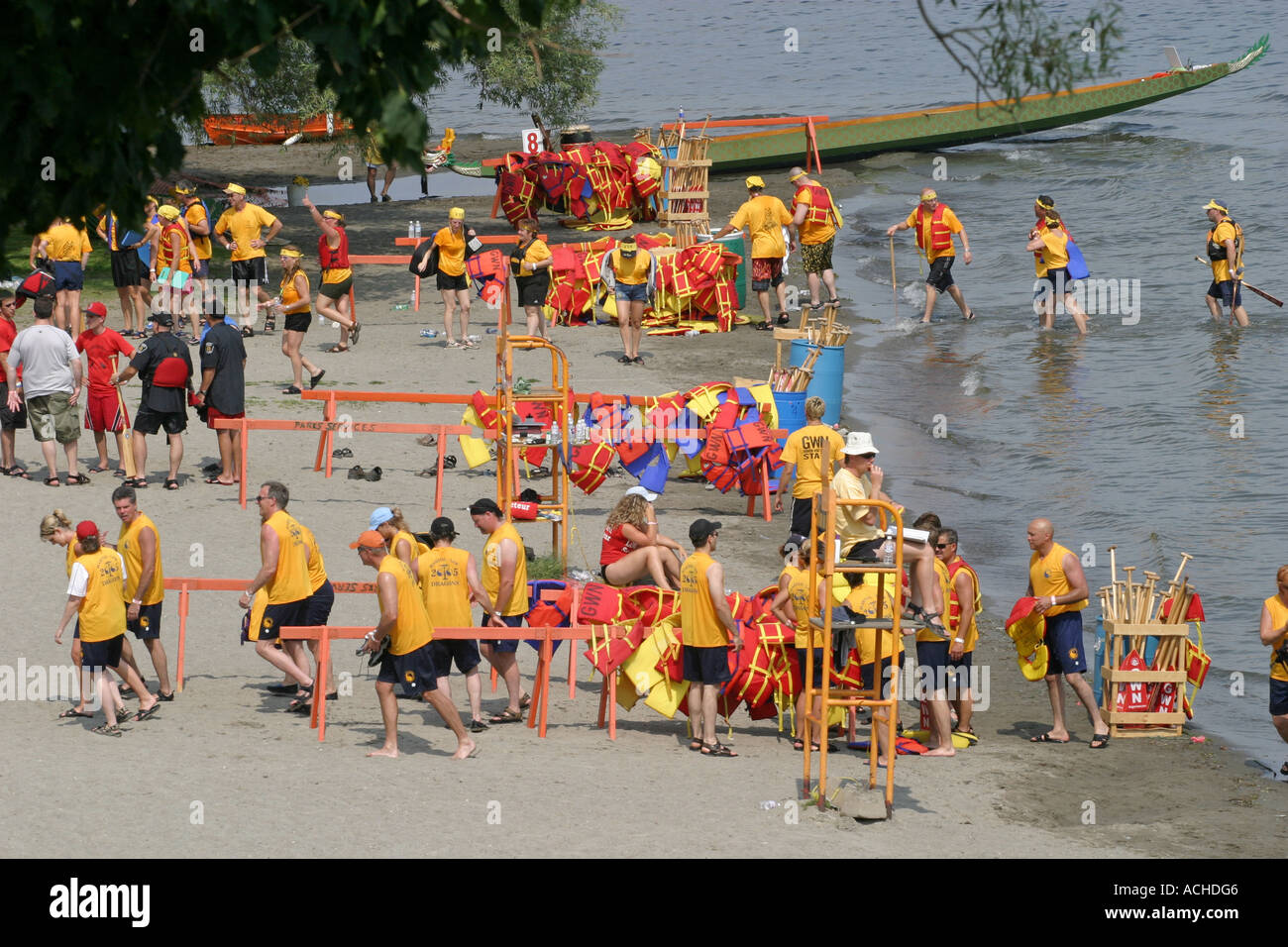 boat racing teams exit the water Stock Photo - Alamy