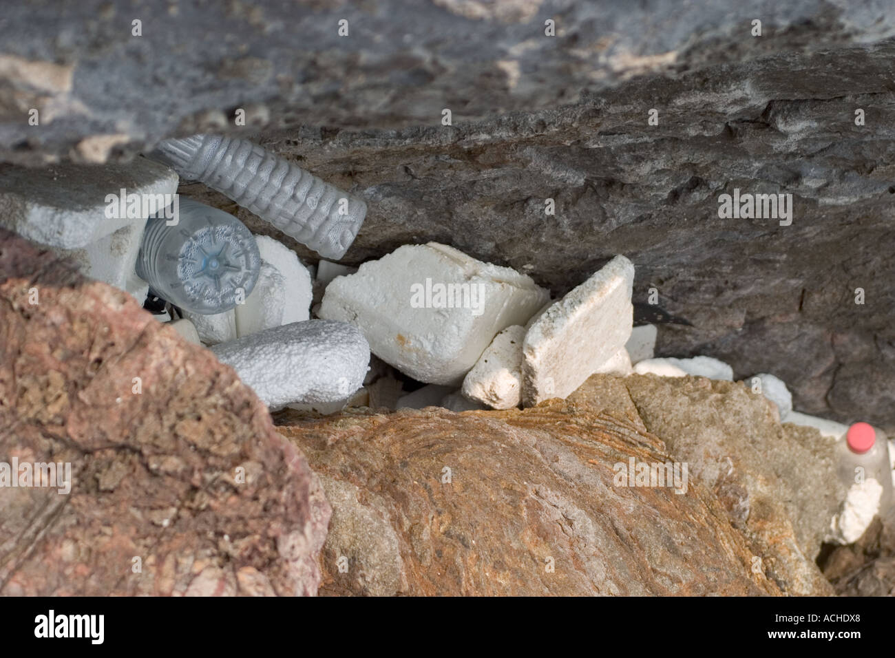 Wedged between rocks hi-res stock photography and images - Alamy