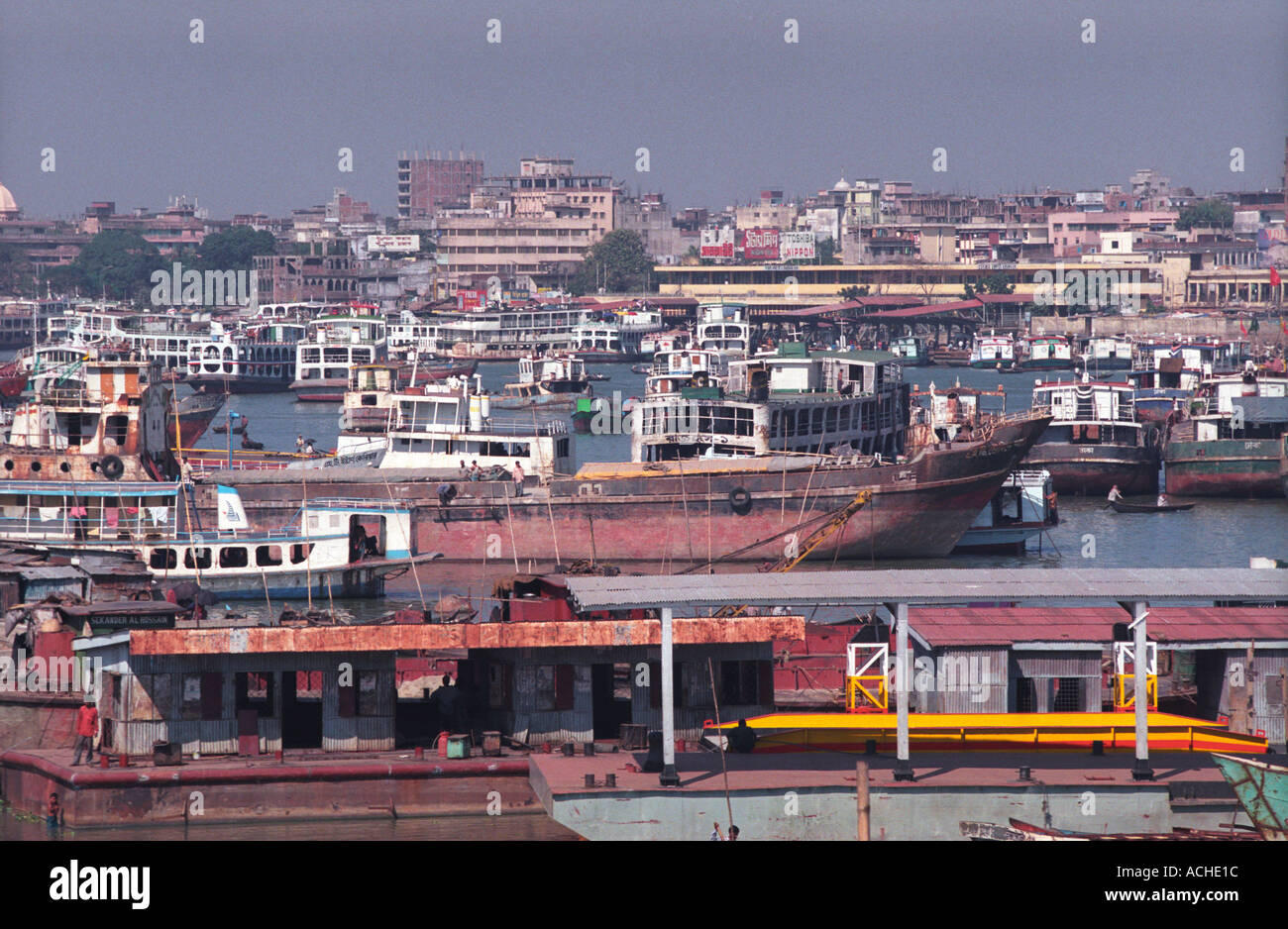Bangladesh shipyard in the port of Dhaka Stock Photo - Alamy
