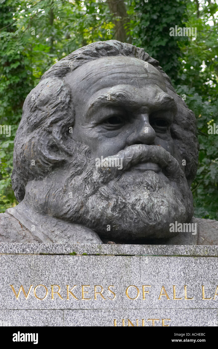 Bust of Karl Marx on his grave at East Highgate Cemetery London Stock ...