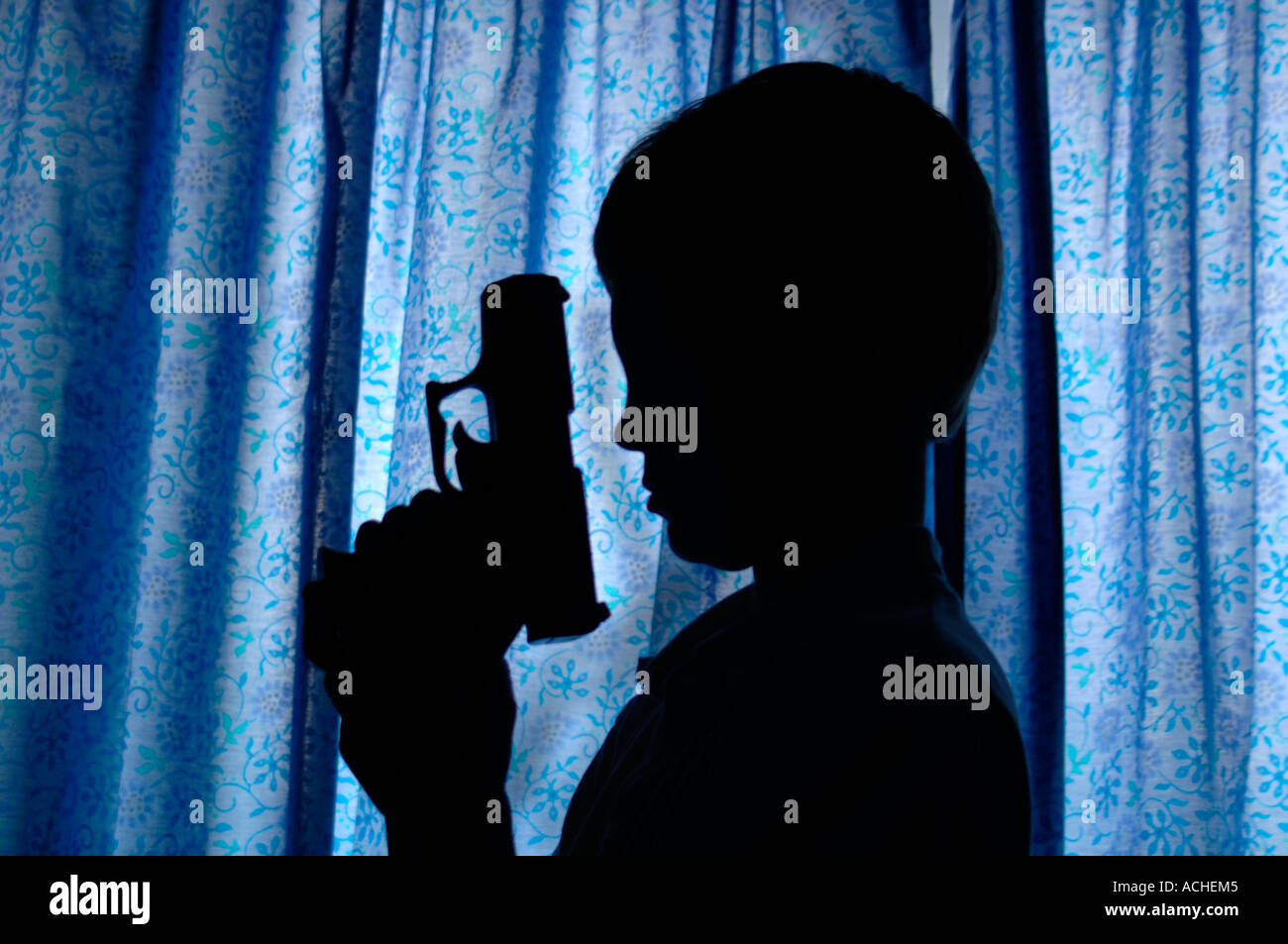 Silhouette boy gun hi-res stock photography and images - Alamy