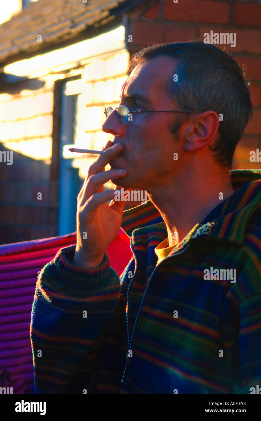Cigarette smoking profile man hi-res stock photography and images - Alamy