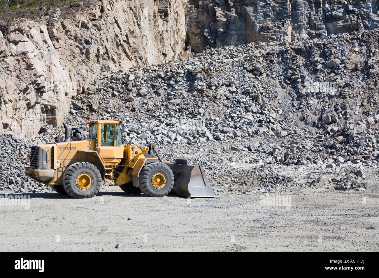 Front-loader in Talvivaara mine, Sotkamo Finland Stock Photo - Alamy