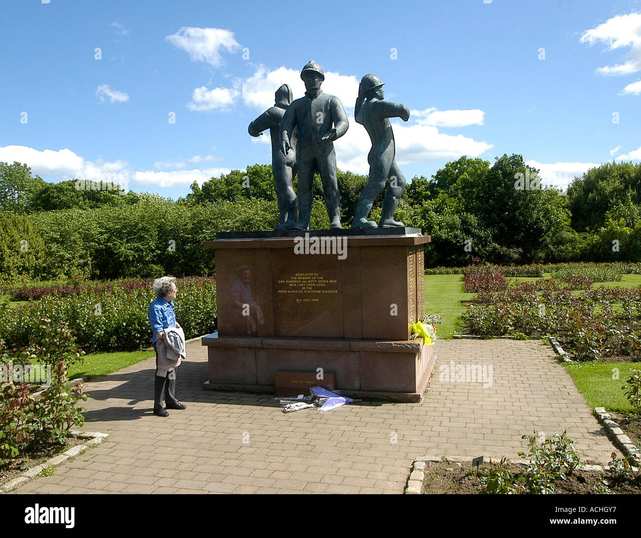 Piper alpha memorial aberdeen hi-res stock photography and images - Alamy