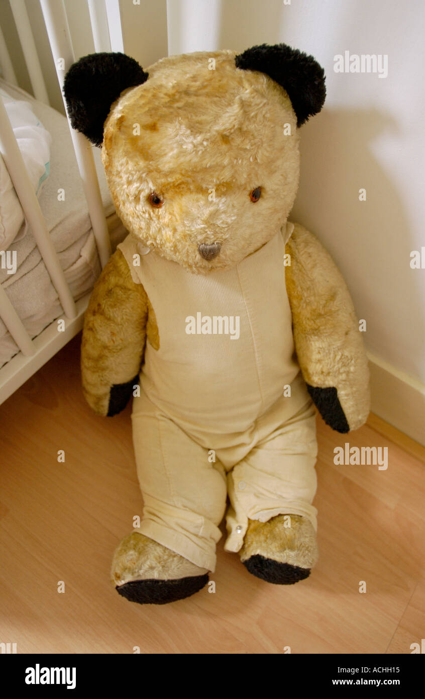 Classic teddy bear Stock Photo - Alamy