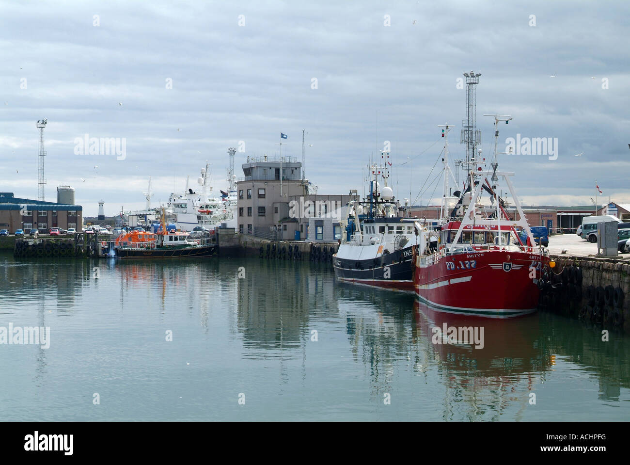 Aberdeen fishing trawlers scotland hi-res stock photography and images ...