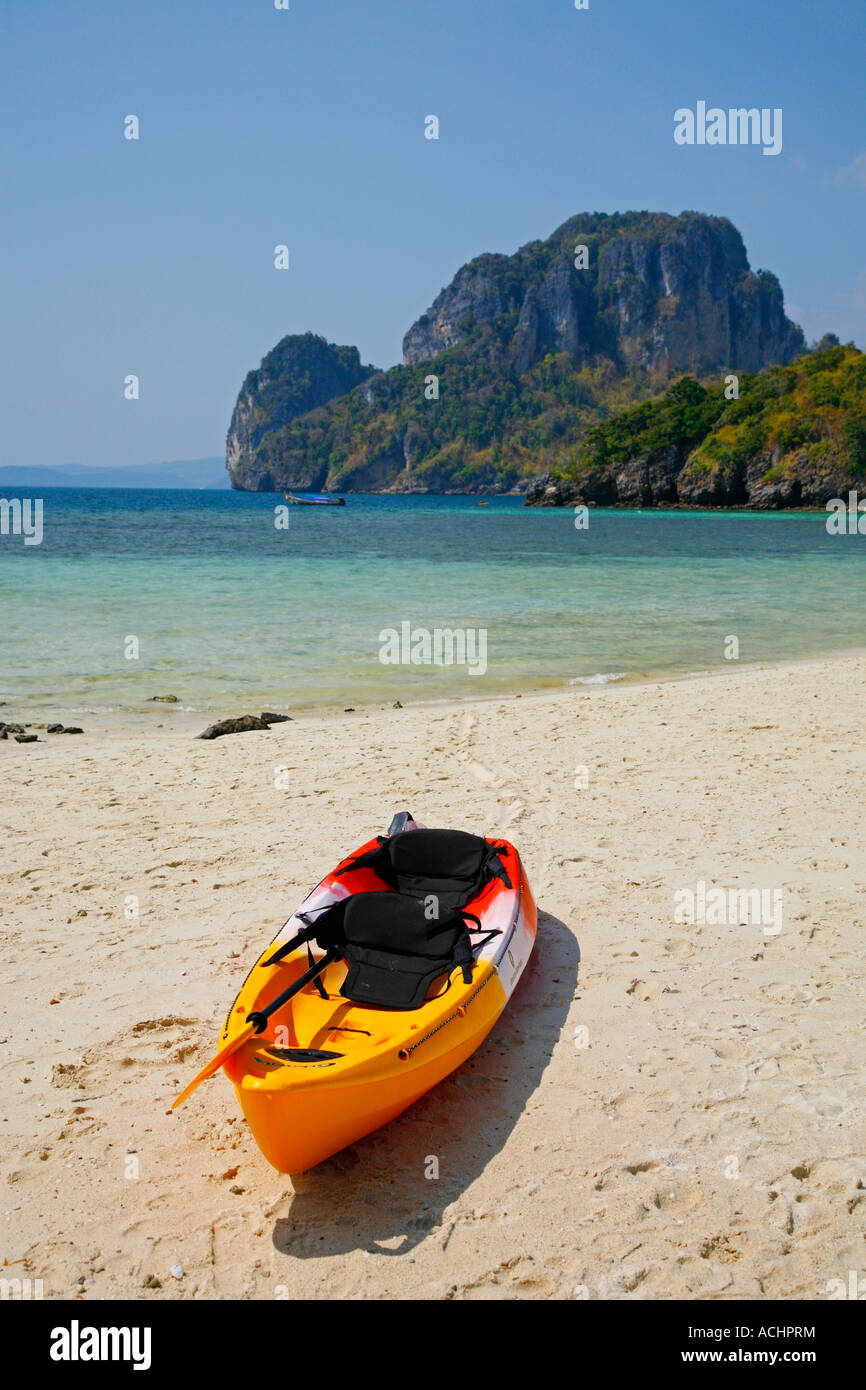 Kayak on connecting sand bar, Ko (Koh) Dam Khwan (Chicken Island ...