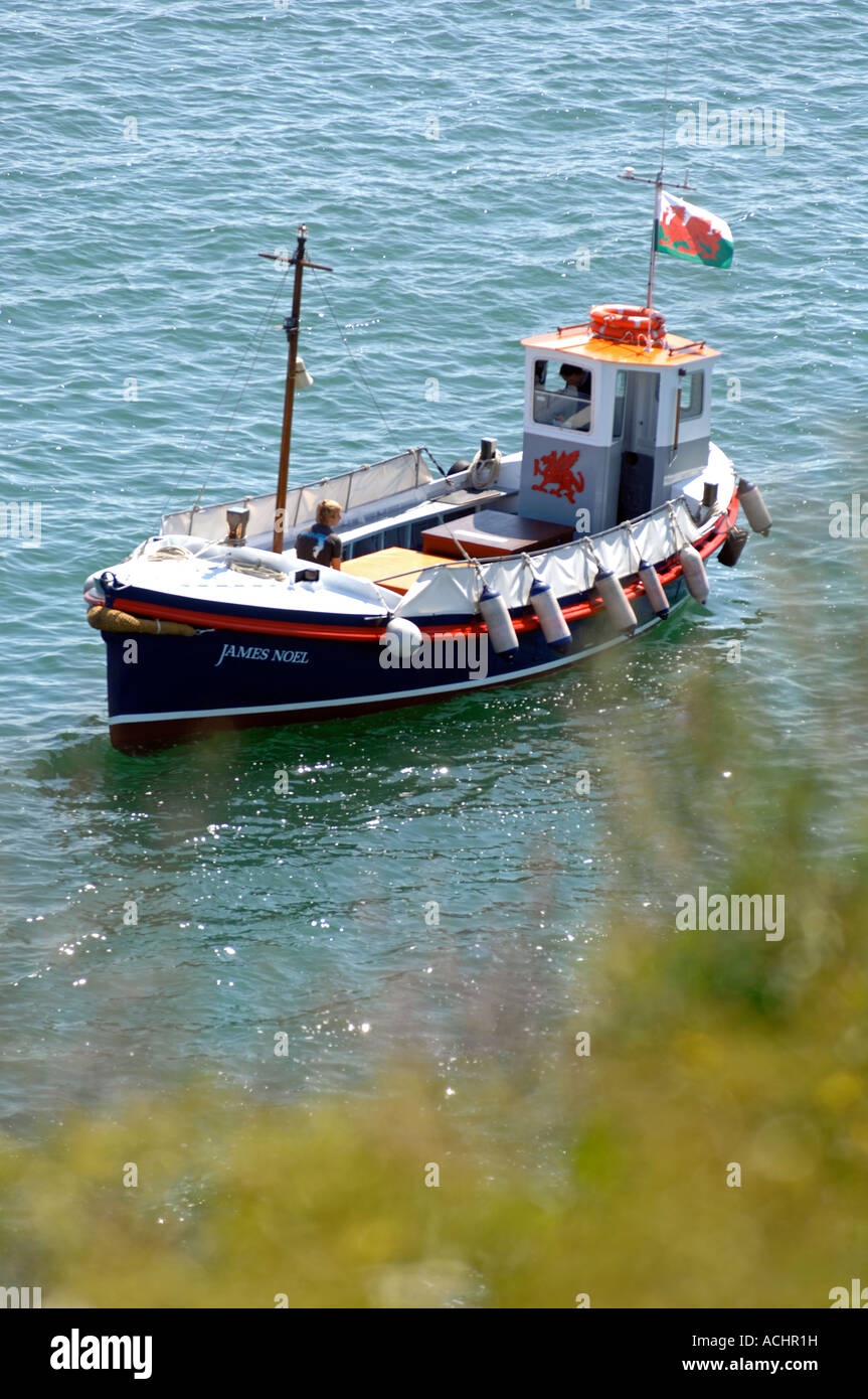 Boat britain flag hi-res stock photography and images - Alamy