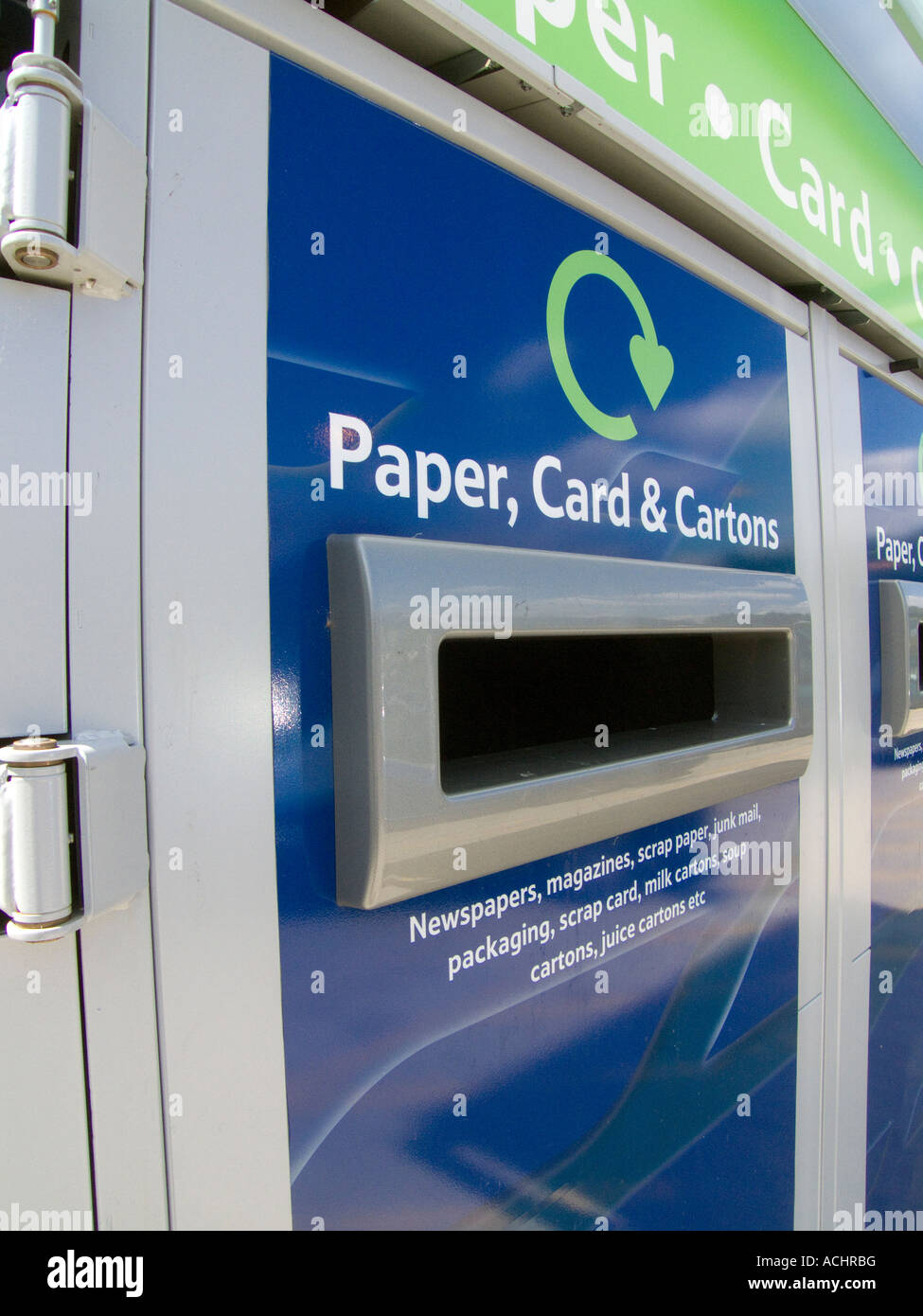 Supermarket tesco sign recycle green ecology conservation hi-res stock ...